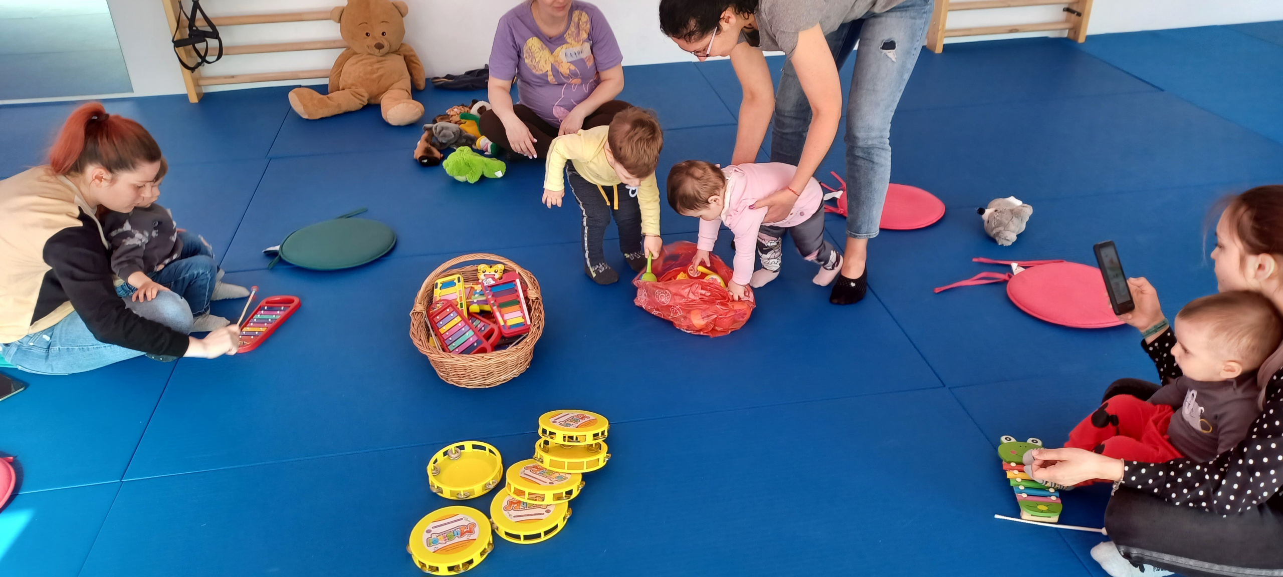 ludo bebe, intalniri parinti si copii, ateliere senzoriale cu copiii ...